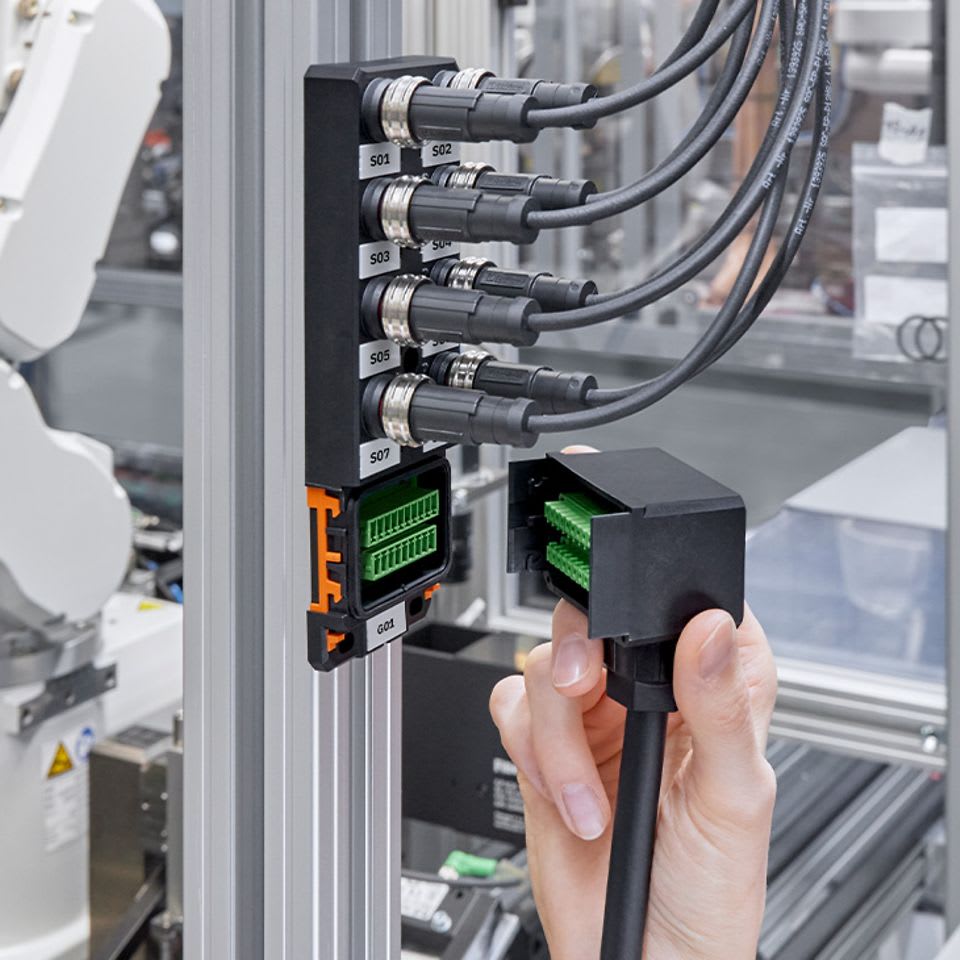 Phoenix Contact M12-verdelerboxen met Push-Pull-snelvergrendeling